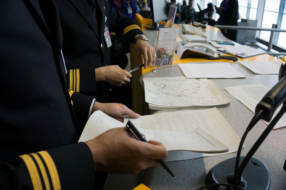 Fliegersprache: Mit diesen Codes kommuniziert die Flugzeugcrew ...