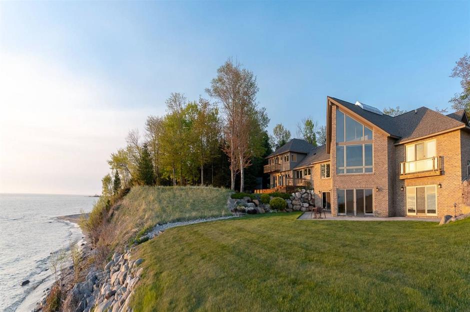 Incredible homes on the world's most beautiful lakes | loveproperty.com