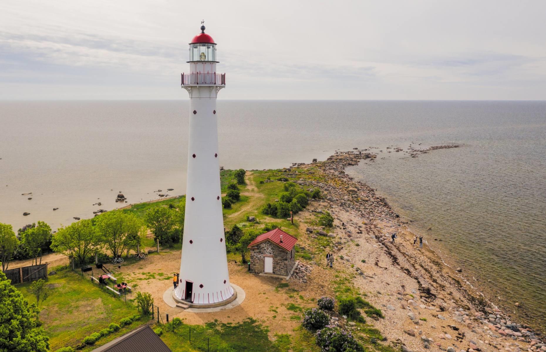 Real homes in the world’s weirdest towns and villages | lovemoney.com