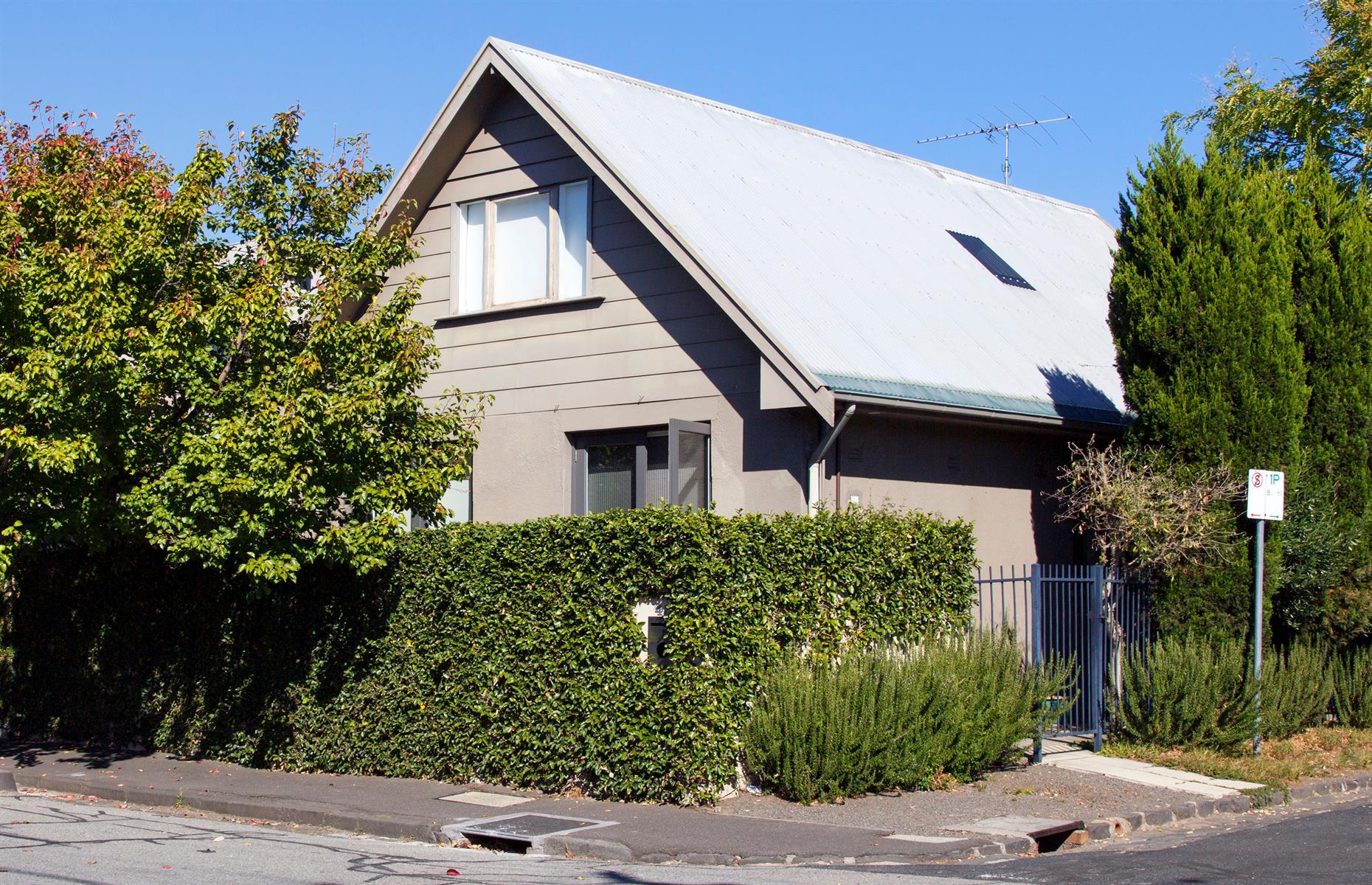 35 problems that will stop someone buying your home | lovemoney.com