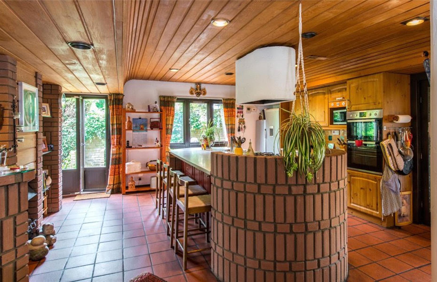 Remember 80s decorating? Iconic 1980s interior designs and home ...