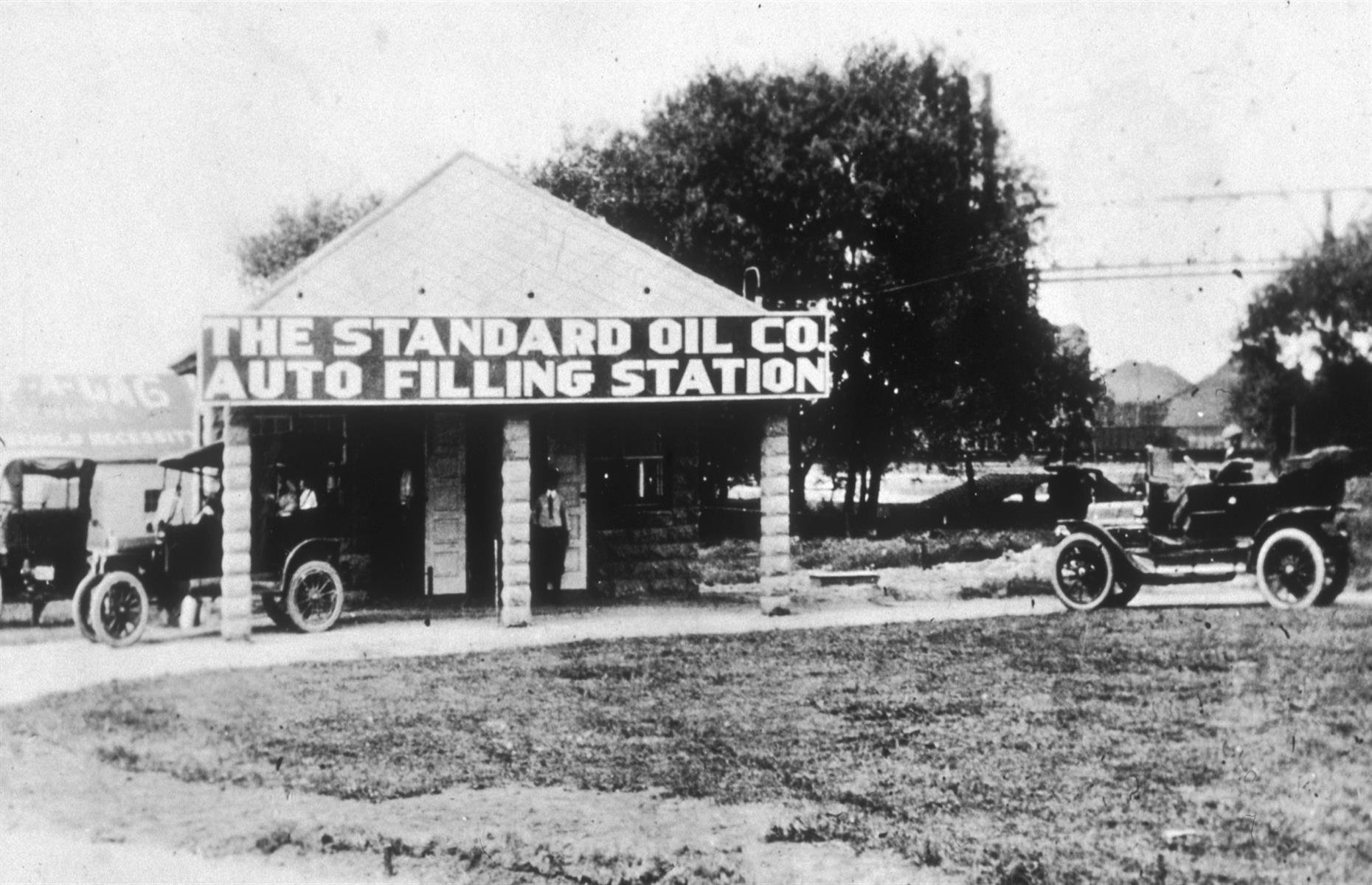 How John D. Rockefeller built an oil dynasty and made billions ...