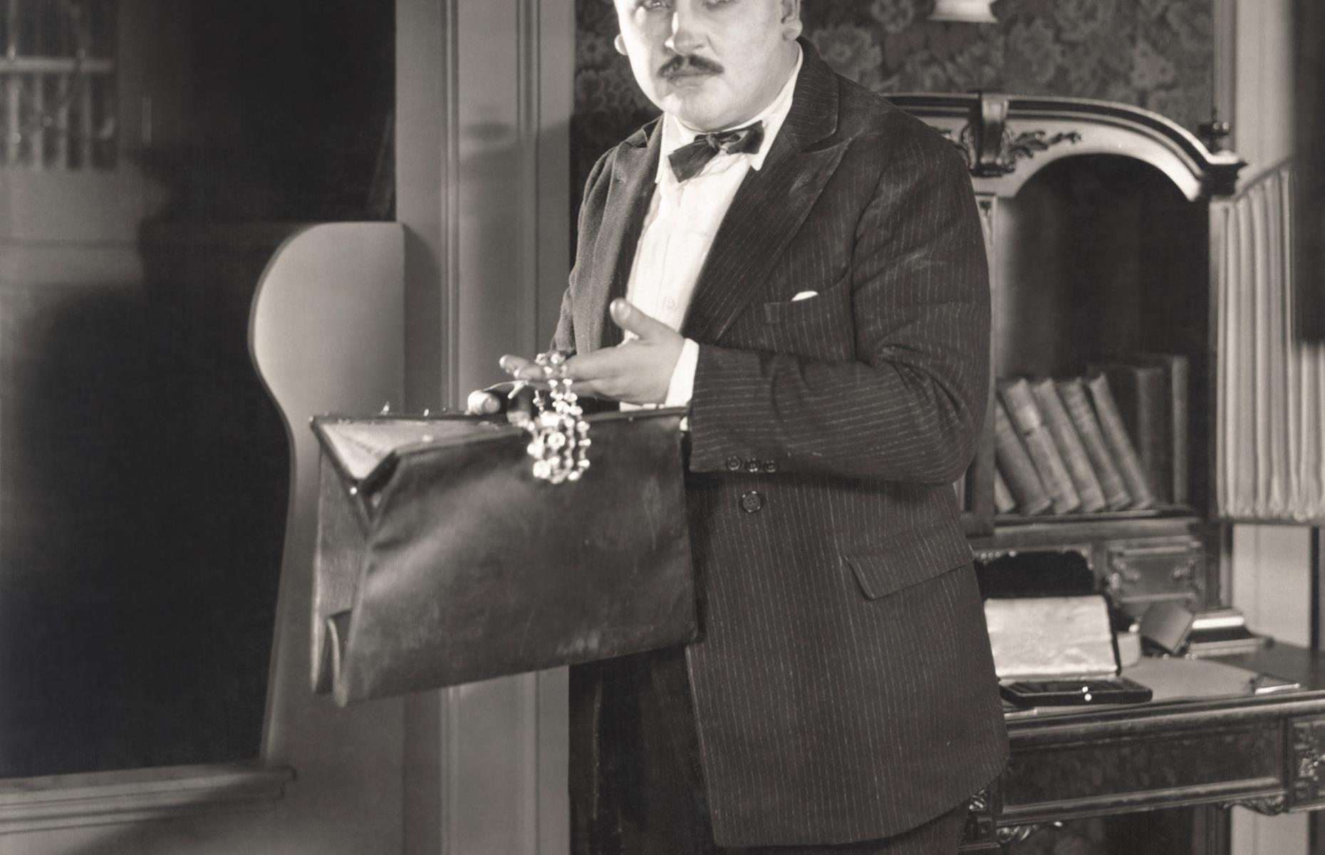 Victor Lustig: the man who sold the Eiffel Tower twice | lovemoney.com