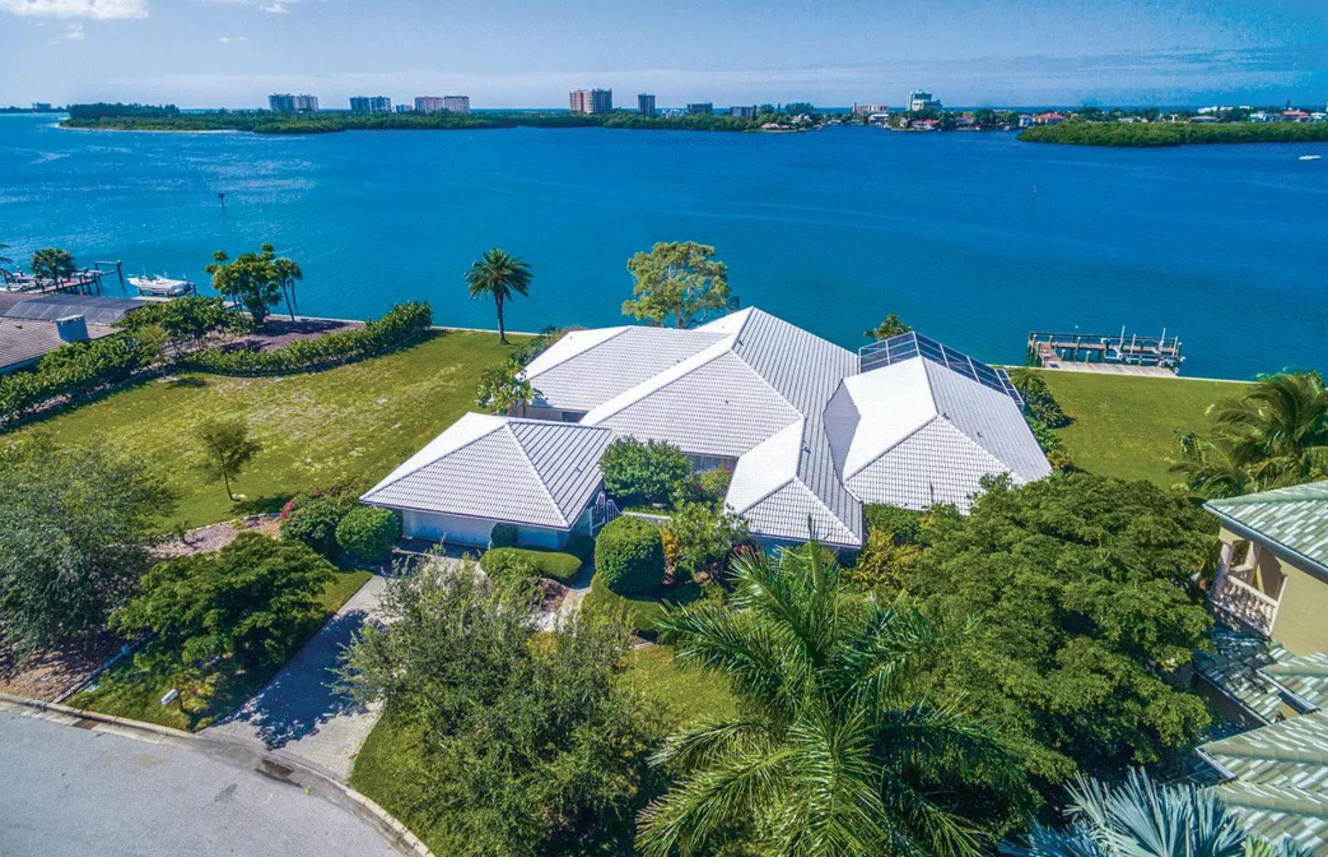 Inside 14 incredible time-warp mansions frozen in the past | lovemoney.com