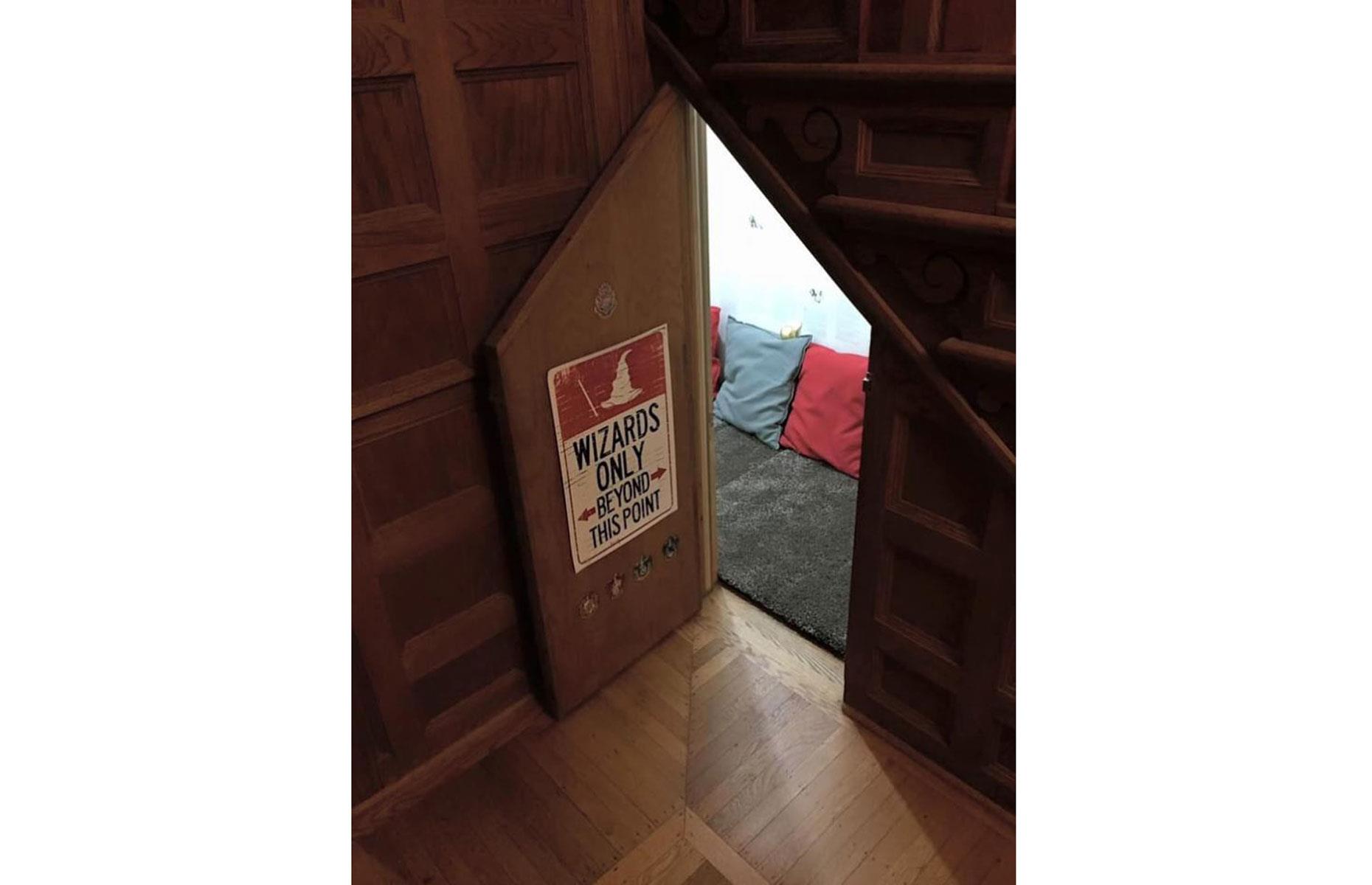 This woman found a 1950's bomb shelter down a secret manhole (copy ...