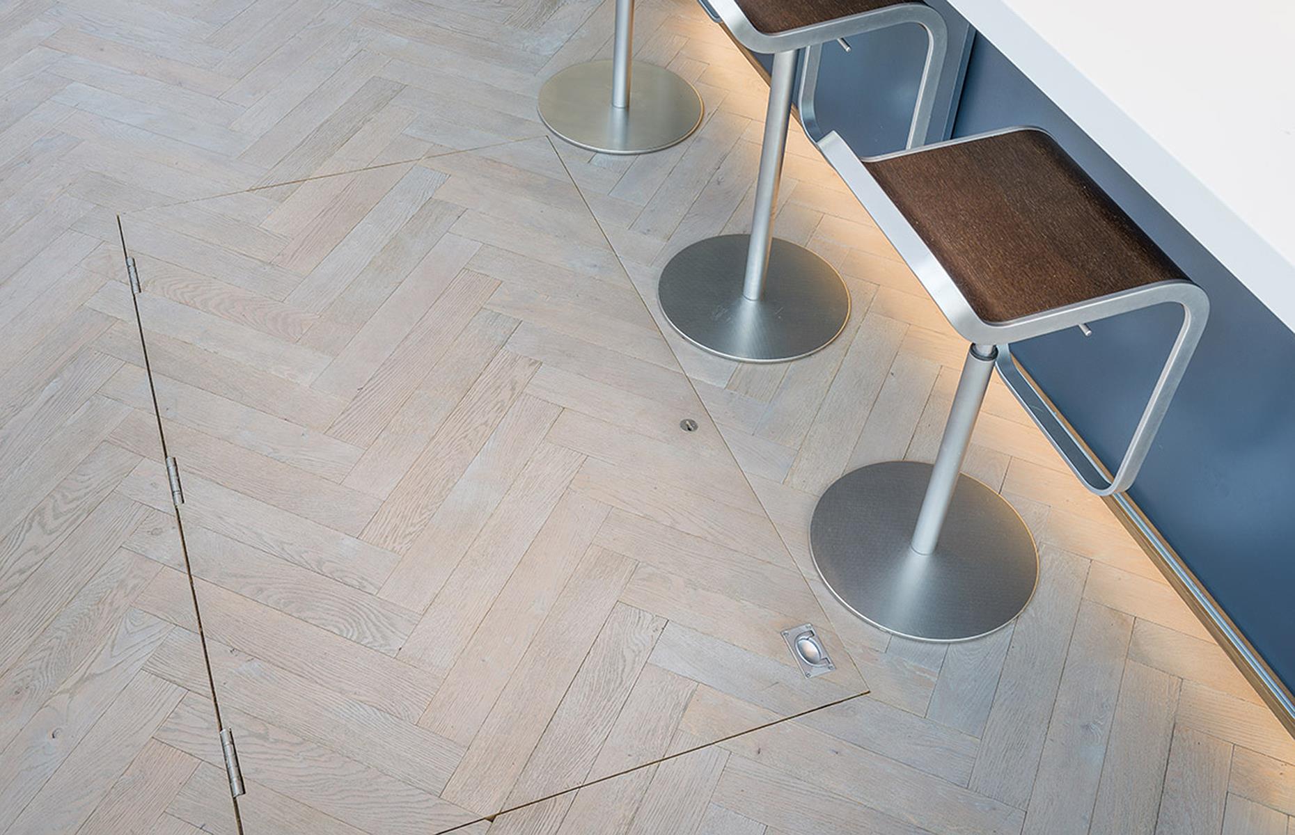 This woman found a 1950's bomb shelter down a secret manhole (copy ...