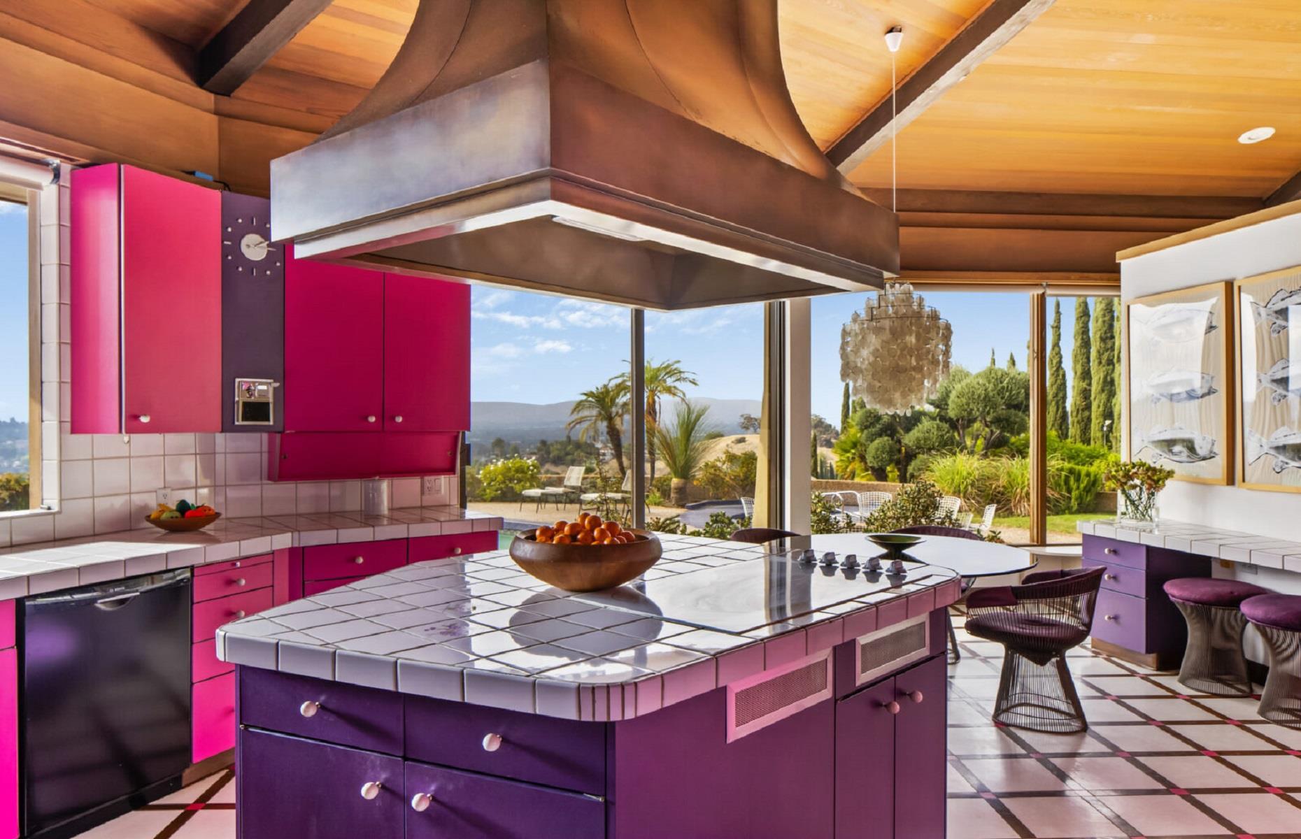Inside 14 incredible time-warp mansions frozen in the past | lovemoney.com