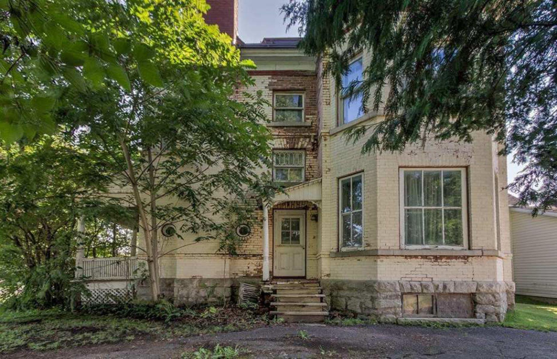 Canada’s most incredible abandoned houses | lovemoney.com