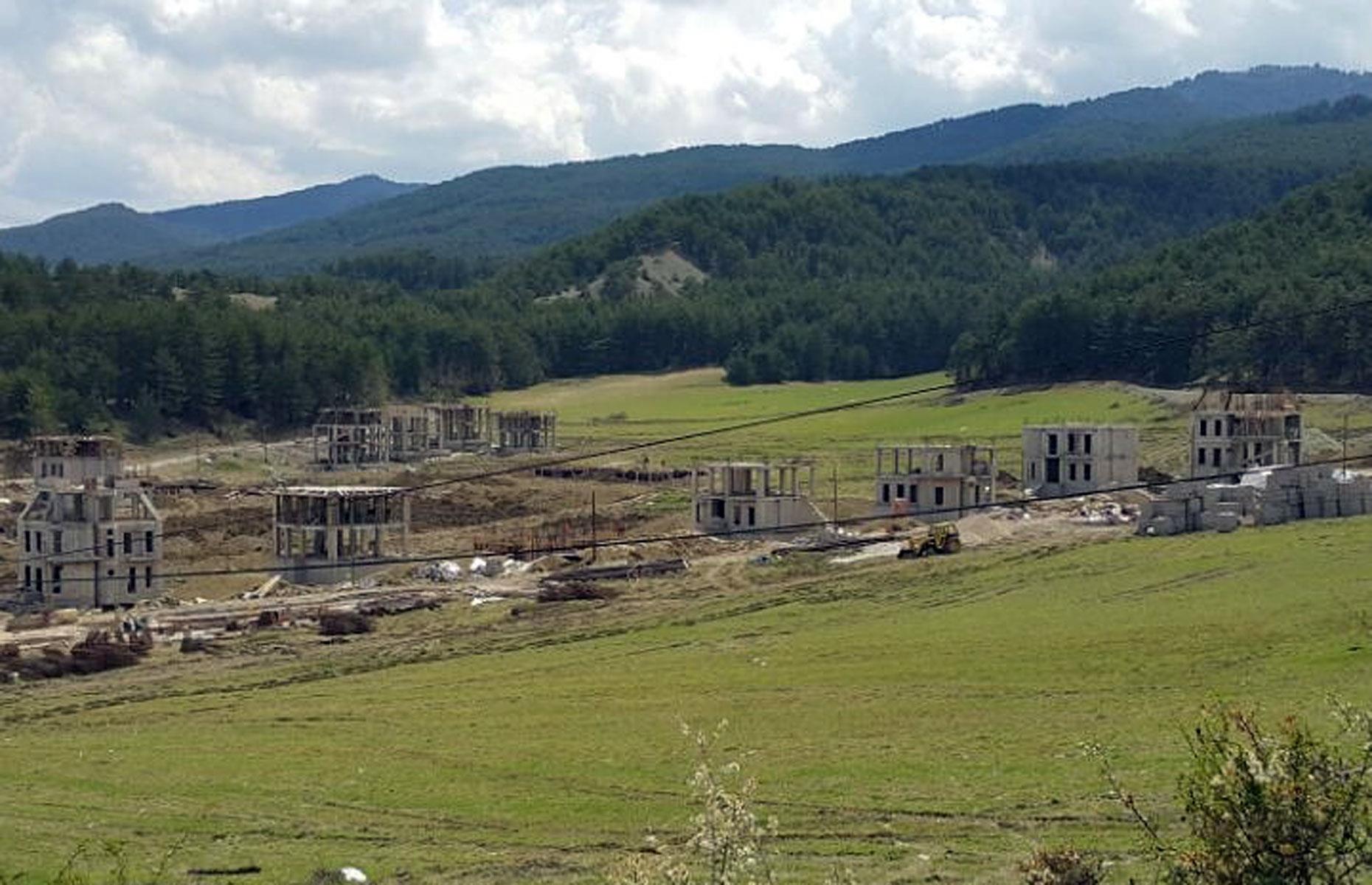 Burj Al Babas: tour the ghost town of abandoned fairytale castles ...