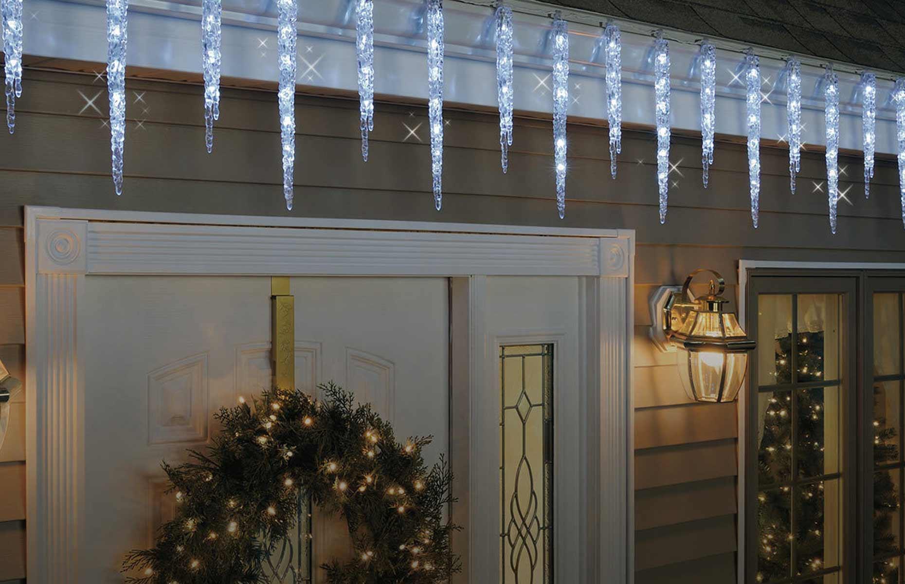 50 spectacular outdoor decorating ideas for Christmas | lovemoney.com