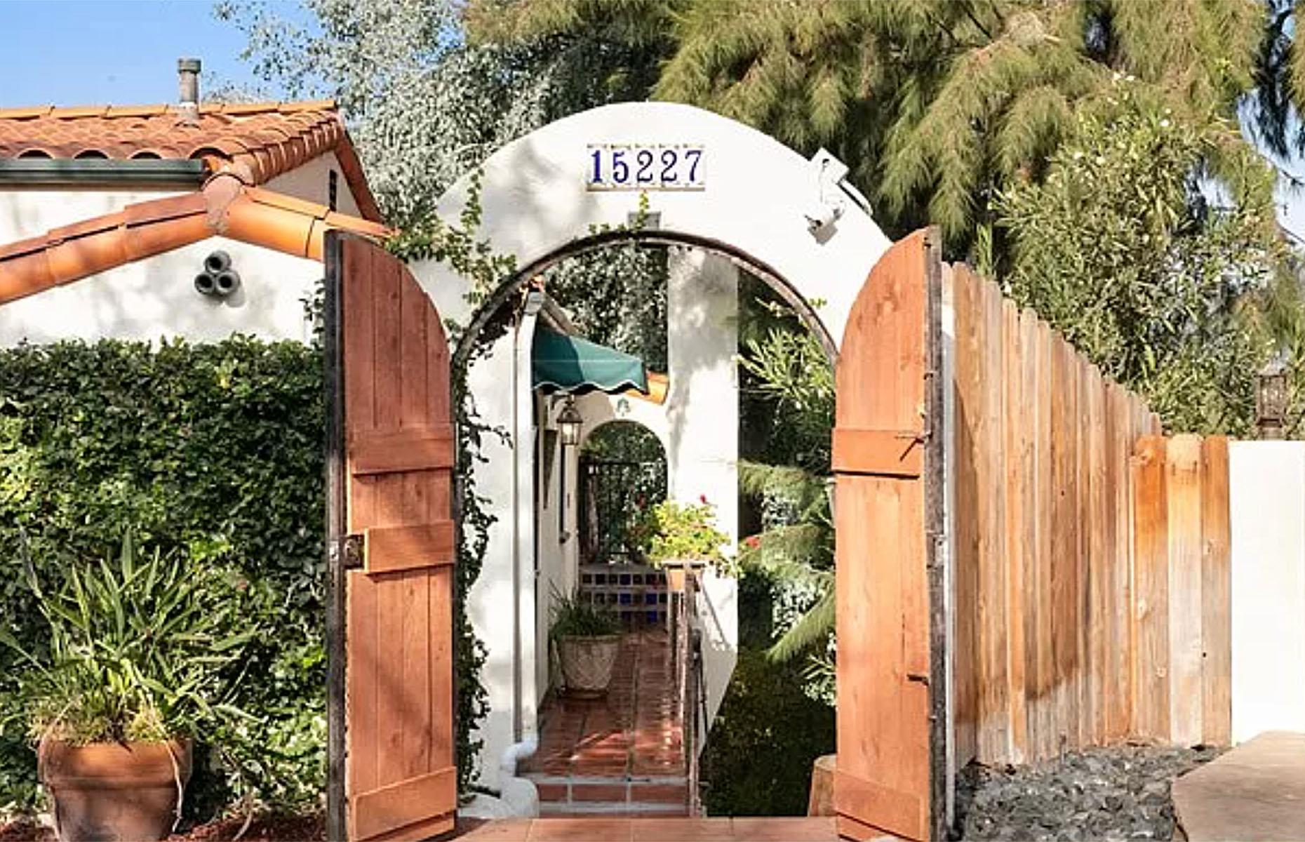 Step inside Demi Lovato's stunning LA mansion | lovemoney.com