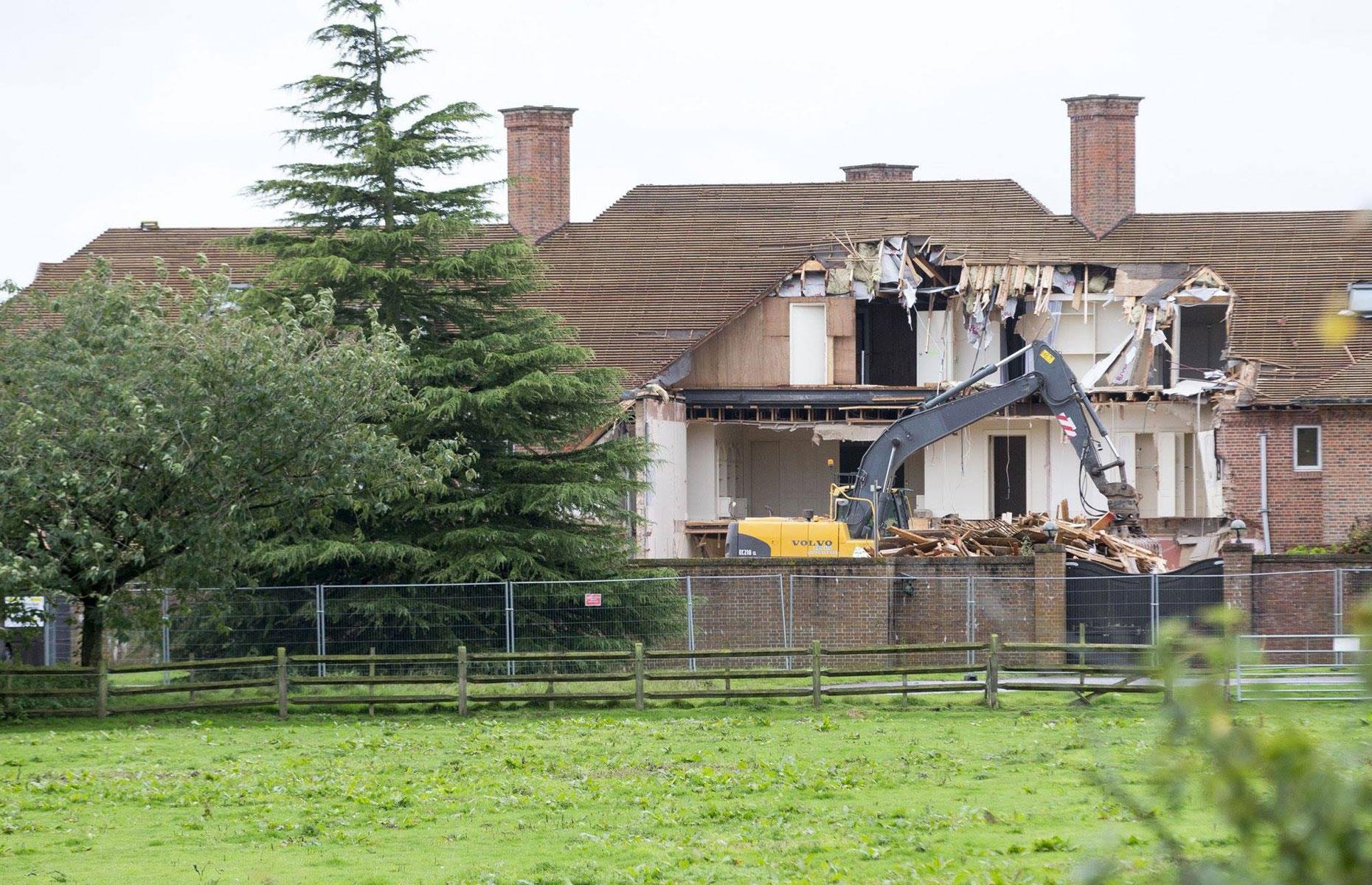 DEMOLISHED! Donald Trump's $41m Florida retreat and more doomed ...