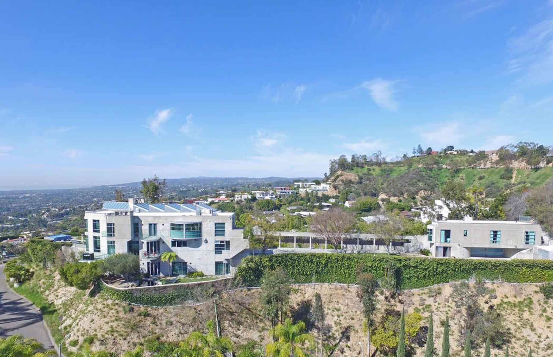 Steven Seagal lists his $3.4m bulletproof mansion in the desert (copy ...