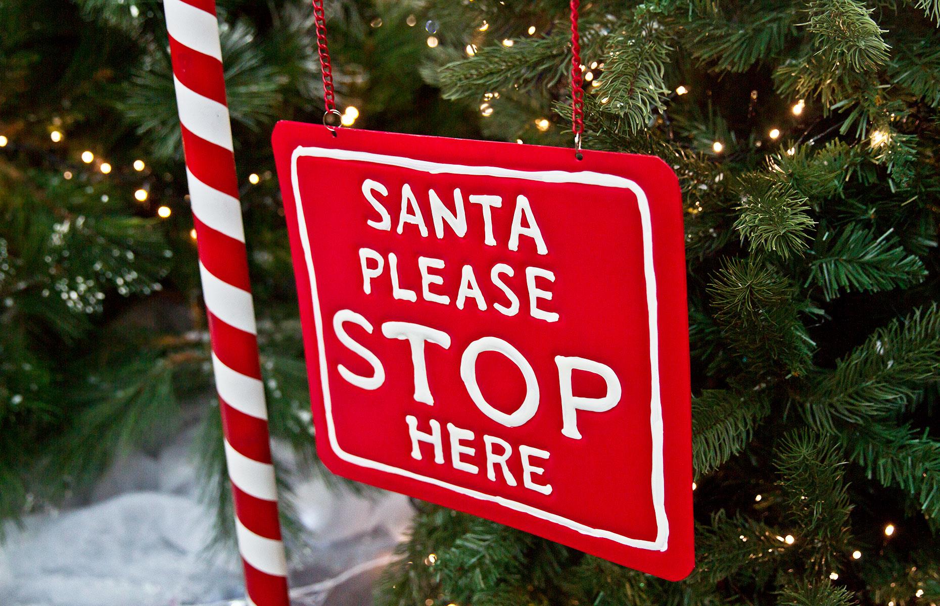 50 spectacular outdoor decorating ideas for Christmas | lovemoney.com