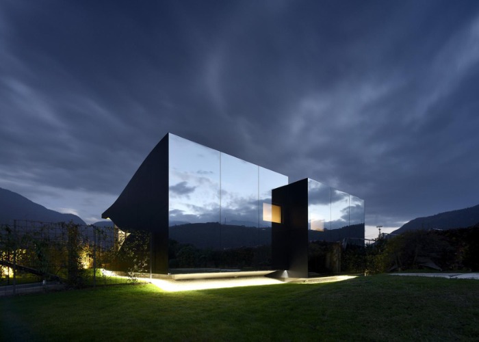 These magnificent mirrored homes are almost invisible | loveproperty.com