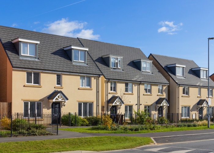 Monday's biggest UK stock market risers and fallers | lovemoney.com