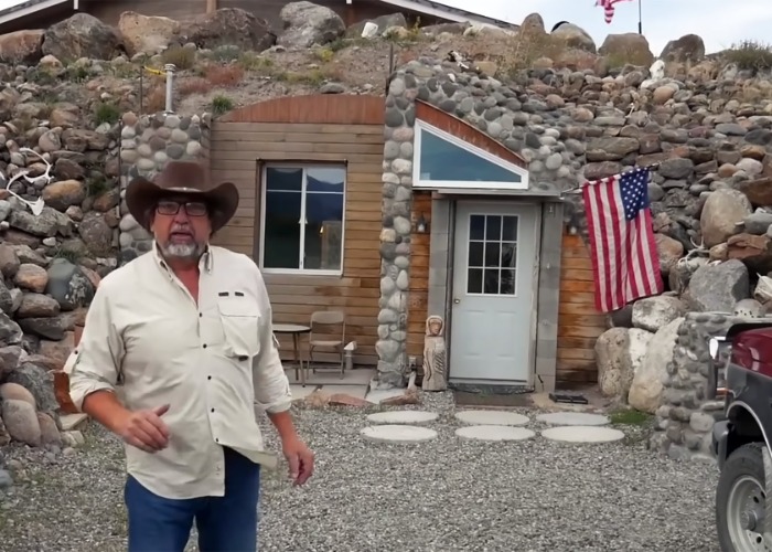 This man bought an 80s bunker and converted it into a unique ...