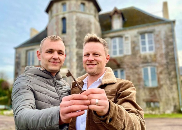 Transformaron un castillo abandonado francés en su casa perfecta ...