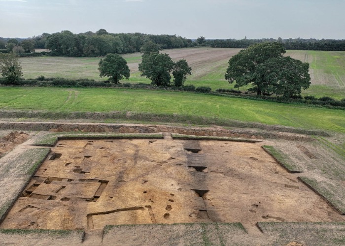 Lost temple discovered at royal settlement offers window to the past ...
