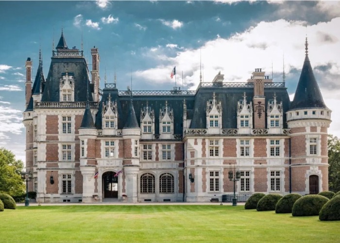 11 castle homes around the world we’d love to live in | loveexploring.com