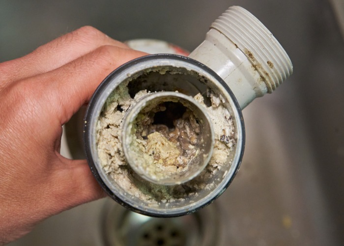 How to unblock a drain, keep pipes clean and what you should NEVER ...