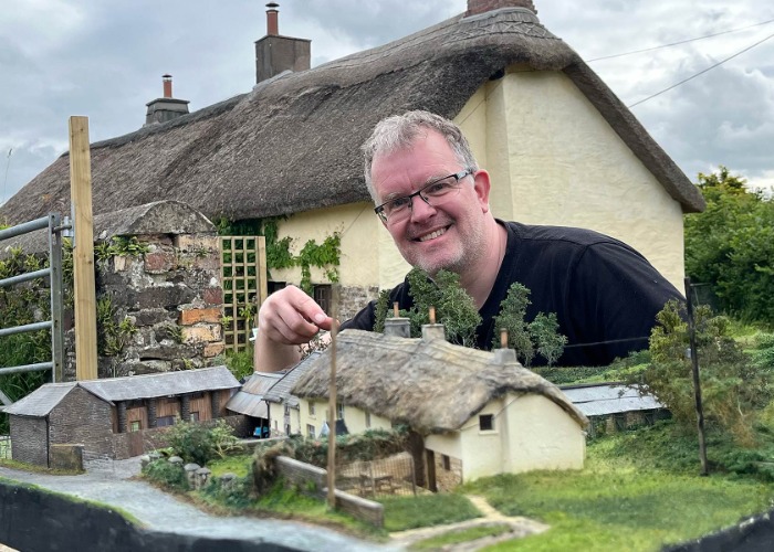 This man makes a living building tiny houses | lovemoney.com