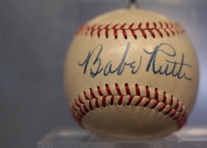 De Darwin a Michael Jordan: Las 20 firmas o autógrafos MÁS caros de la ...