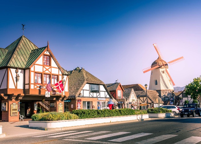 Hilarious copycat landmarks around the world | lovemoney.com