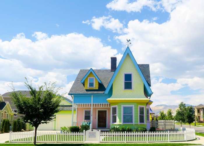 Amazing copycat homes that almost look like the real thing | loveinc.com