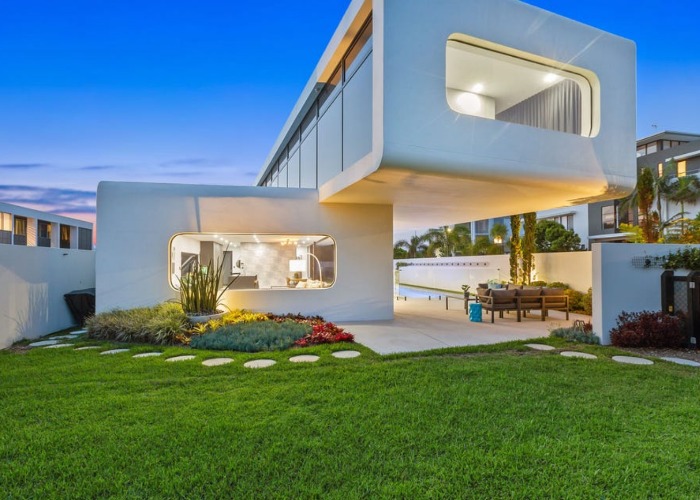 Gravity-defying homes that you can’t believe are real | loveproperty.com