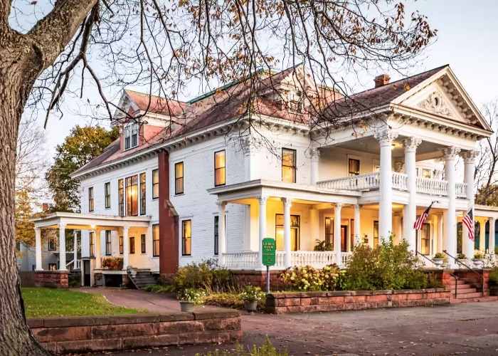 These 8 beautiful mansions in Michigan come as a bargain package deal ...