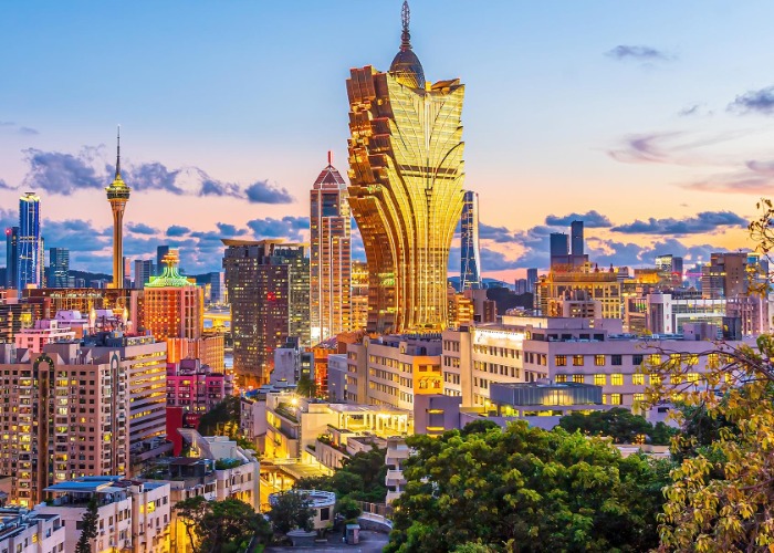 The world's fastest-shrinking and fastest-growing economies | lovemoney.com